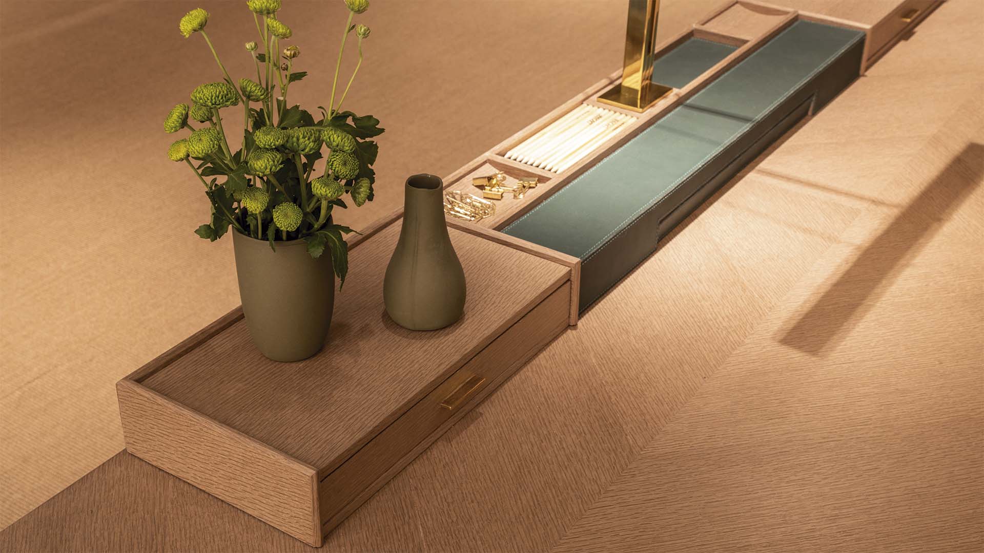 Timeless Edge Desk – Ornare